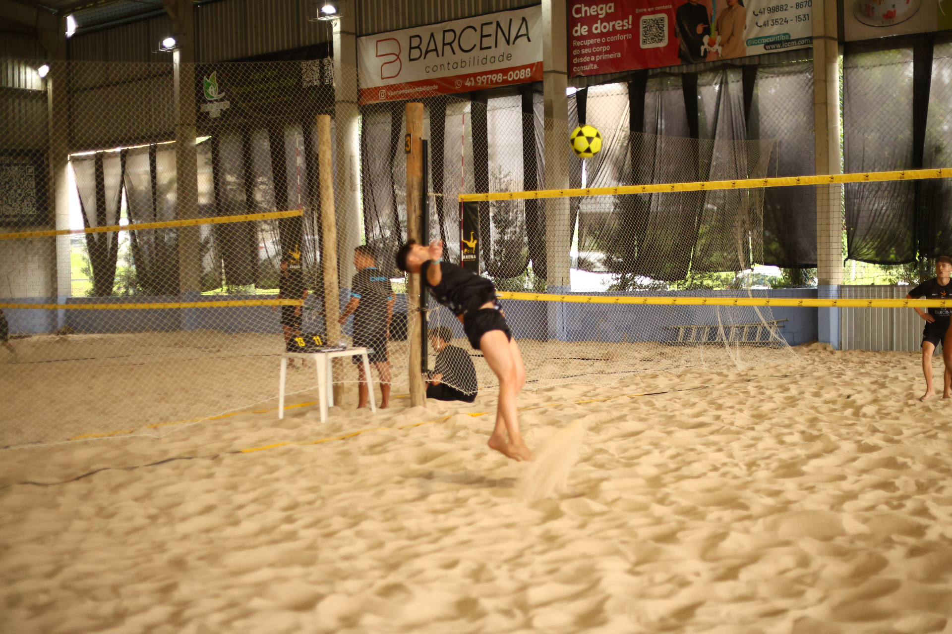 Arena Beach Club | Aulas de Futevôlei e Beach Tennis em Curitiba